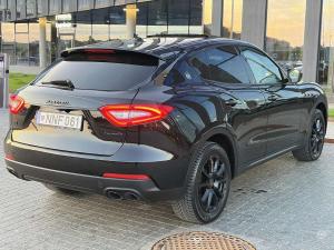 Melns Maserati Levante 2017 Kauņa, ar dzinēja tilpumu 2.98 L un nobraukumu 121 tūkst. km par 23000 €, foto 5 vietnē AUTOMOTO.COM.LV