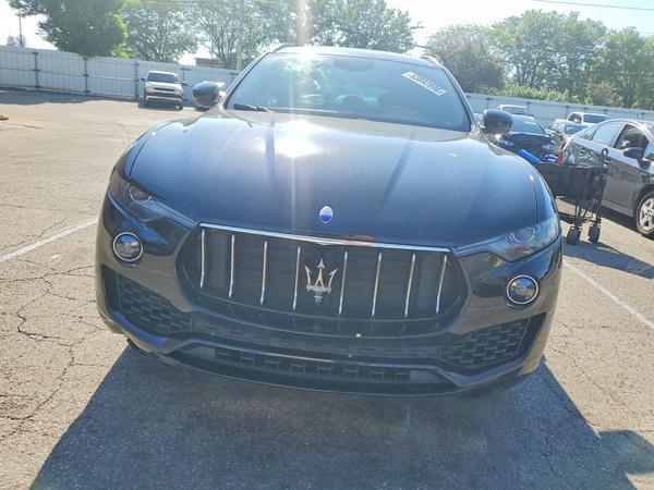 Maserati Levante 2017 in Tallinn on AUTOMOTO.COM.LV Black Maserati Levante 2017 in Tallinn, with an engine capacity of 3.00 L and mileage of 148 thousand km for 12500 €, photo 6 on AUTOMOTO.COM.LV