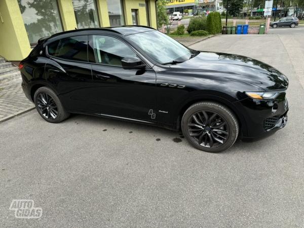 Black Maserati Levante 2018 in Alytus, with an engine capacity of 3.00 L and mileage of 186 thousand km for 27555 €, photo 2 on AUTOMOTO.COM.LV