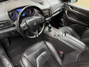 Melns Maserati Levante 2018 Marijampole, ar dzinēja tilpumu 2.98 L un nobraukumu 78 tūkst. km par 26500 €, foto 3 vietnē AUTOMOTO.COM.LV