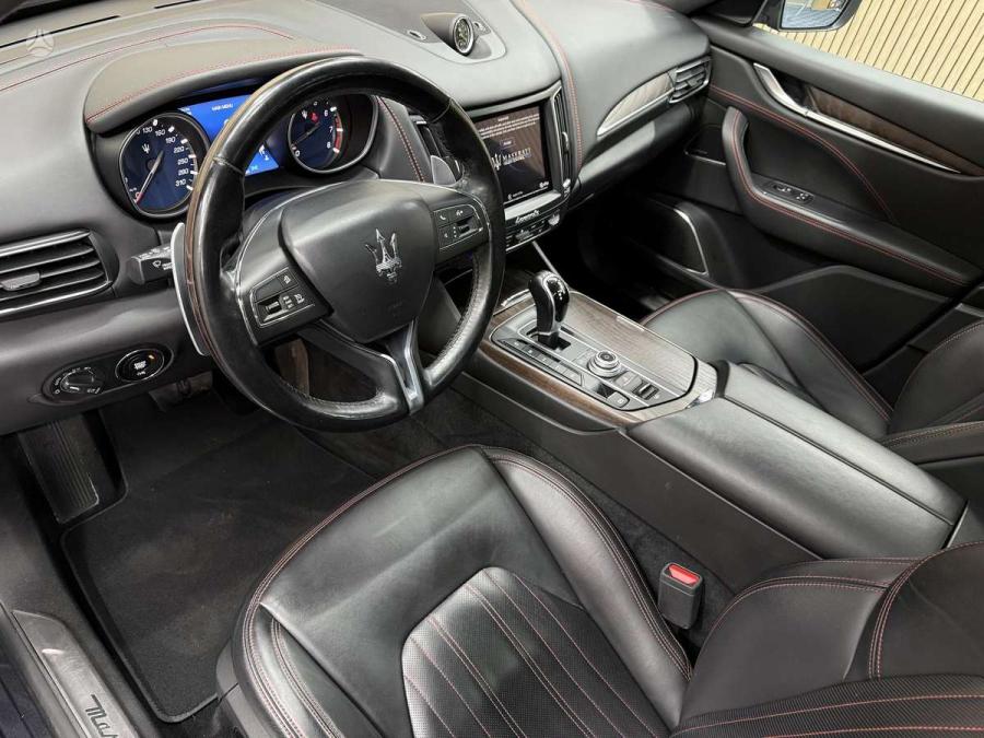 Melns Maserati Levante 2018 Marijampole, ar dzinēja tilpumu 2.98 L un nobraukumu 78 tūkst. km par 26500 €, foto 3 vietnē AUTOMOTO.COM.LV