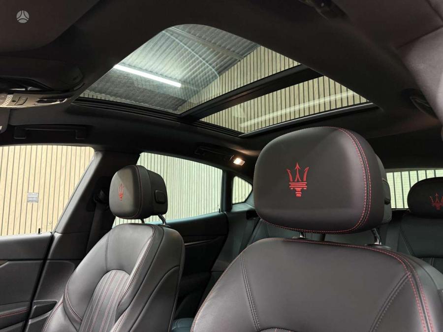 Melns Maserati Levante 2018 Marijampole, ar dzinēja tilpumu 2.98 L un nobraukumu 78 tūkst. km par 26500 €, foto 4 vietnē AUTOMOTO.COM.LV