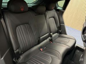 Melns Maserati Levante 2018 Marijampole, ar dzinēja tilpumu 2.98 L un nobraukumu 78 tūkst. km par 26500 €, foto 19 vietnē AUTOMOTO.COM.LV