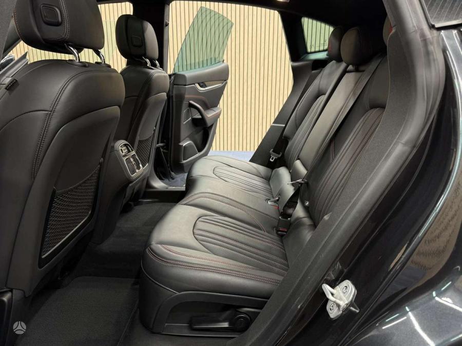 Melns Maserati Levante 2018 Marijampole, ar dzinēja tilpumu 2.98 L un nobraukumu 78 tūkst. km par 26500 €, foto 20 vietnē AUTOMOTO.COM.LV