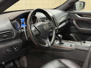 Melns Maserati Levante 2018 Marijampole, ar dzinēja tilpumu 2.98 L un nobraukumu 78 tūkst. km par 26500 €, foto 25 vietnē AUTOMOTO.COM.LV