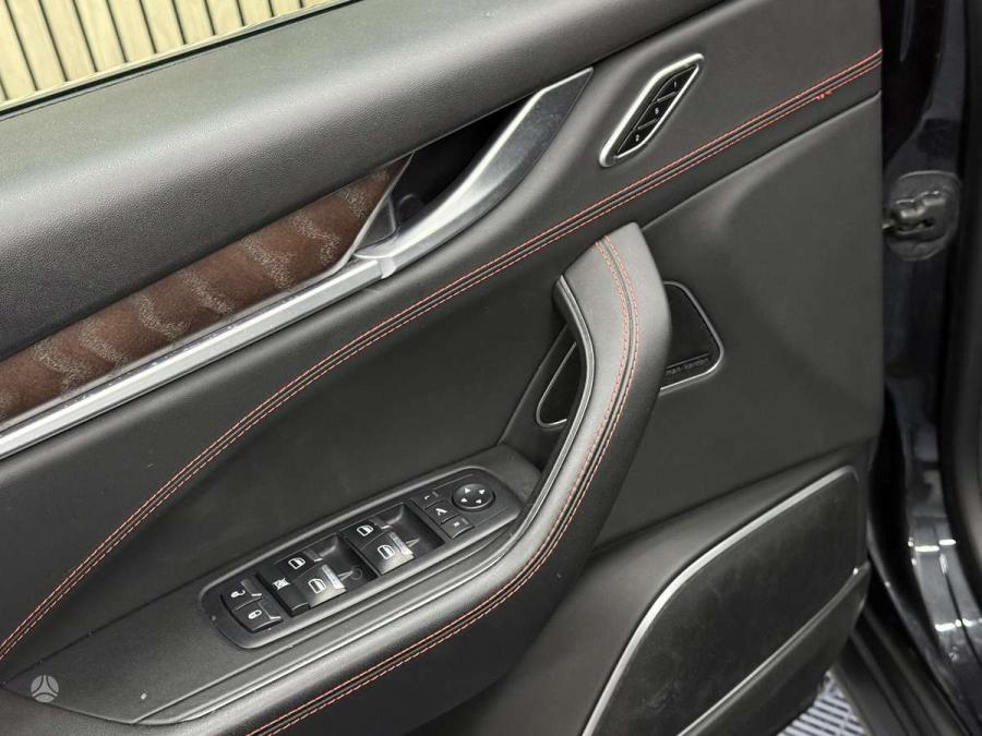 Melns Maserati Levante 2018 Marijampole, ar dzinēja tilpumu 2.98 L un nobraukumu 78 tūkst. km par 26500 €, foto 26 vietnē AUTOMOTO.COM.LV
