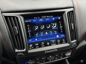 Melns Maserati Levante 2018 Marijampole, ar dzinēja tilpumu 2.98 L un nobraukumu 78 tūkst. km par 26500 €, foto 33 vietnē AUTOMOTO.COM.LV