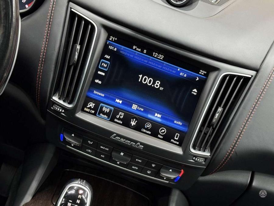 Melns Maserati Levante 2018 Marijampole, ar dzinēja tilpumu 2.98 L un nobraukumu 78 tūkst. km par 26500 €, foto 36 vietnē AUTOMOTO.COM.LV