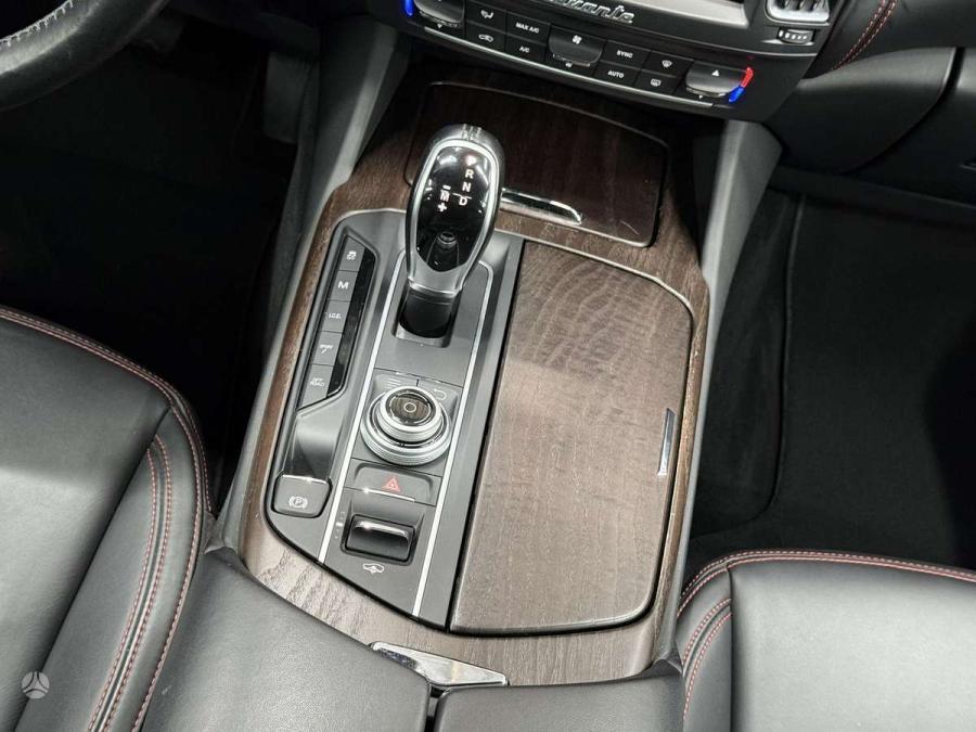 Melns Maserati Levante 2018 Marijampole, ar dzinēja tilpumu 2.98 L un nobraukumu 78 tūkst. km par 26500 €, foto 37 vietnē AUTOMOTO.COM.LV