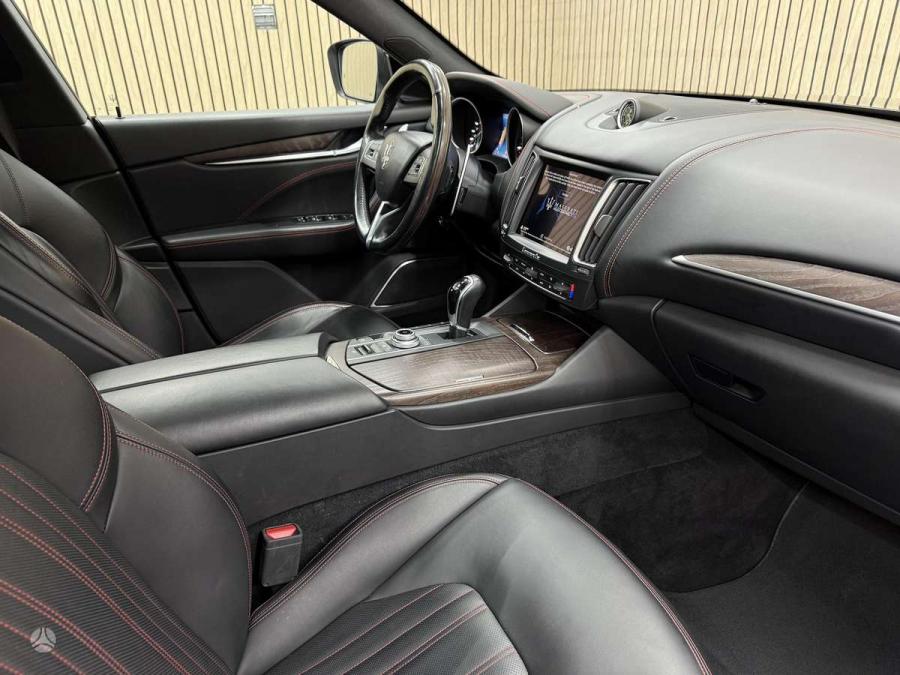 Melns Maserati Levante 2018 Marijampole, ar dzinēja tilpumu 2.98 L un nobraukumu 78 tūkst. km par 26500 €, foto 38 vietnē AUTOMOTO.COM.LV