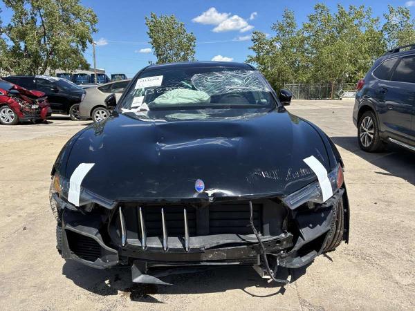 Melns Maserati Levante 2018 Viļņa, ar dzinēja tilpumu 2.98 L un nobraukumu 140 tūkst. km par 8900 €, foto 3 vietnē AUTOMOTO.COM.LV