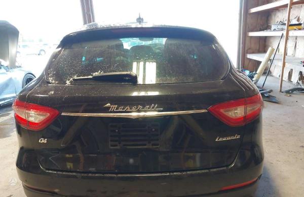 Melns Maserati Levante 2018 Viļņa, ar dzinēja tilpumu 2.98 L un nobraukumu 140 tūkst. km par 8900 €, foto 9 vietnē AUTOMOTO.COM.LV