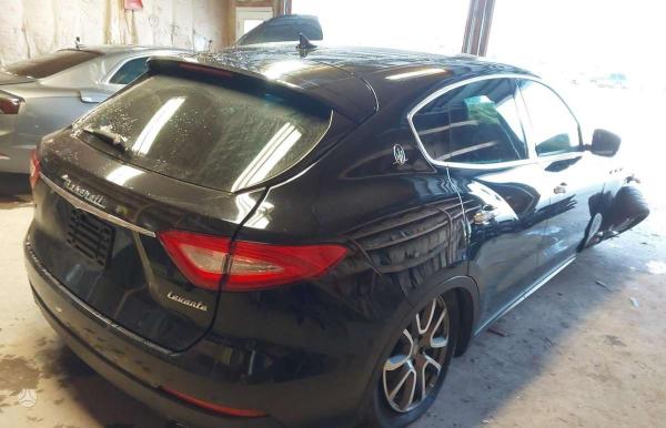 Melns Maserati Levante 2018 Viļņa, ar dzinēja tilpumu 2.98 L un nobraukumu 140 tūkst. km par 8900 €, foto 10 vietnē AUTOMOTO.COM.LV
