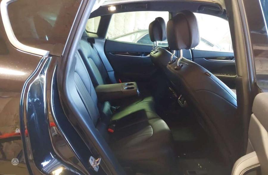 Melns Maserati Levante 2018 Viļņa, ar dzinēja tilpumu 2.98 L un nobraukumu 140 tūkst. km par 8900 €, foto 17 vietnē AUTOMOTO.COM.LV