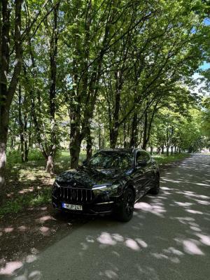 Melns Maserati Levante 2018 Marijampole, ar dzinēja tilpumu 2.98 L un nobraukumu 88 tūkst. km par 24500 €, foto  vietnē AUTOMOTO.COM.LV