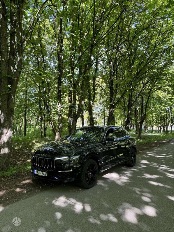 Black Maserati Levante 2018 in Marijampole, with an engine capacity of 2.98 L and mileage of 88 thousand km for 24500 €, photo 3 on AUTOMOTO.COM.LV