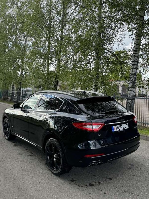 Black Maserati Levante 2018 in Marijampole, with an engine capacity of 2.98 L and mileage of 88 thousand km for 24500 €, photo 8 on AUTOMOTO.COM.LV