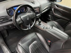 Melns Maserati Levante 2018 Marijampole, ar dzinēja tilpumu 2.98 L un nobraukumu 91 tūkst. km par 20500 €, foto 3 vietnē AUTOMOTO.COM.LV