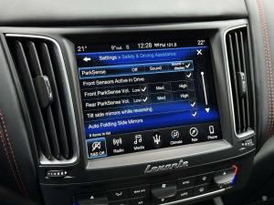 Melns Maserati Levante 2018 Marijampole, ar dzinēja tilpumu 2.98 L un nobraukumu 91 tūkst. km par 20500 €, foto 32 vietnē AUTOMOTO.COM.LV