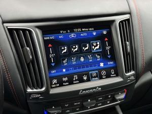 Melns Maserati Levante 2018 Marijampole, ar dzinēja tilpumu 2.98 L un nobraukumu 91 tūkst. km par 20500 €, foto 34 vietnē AUTOMOTO.COM.LV