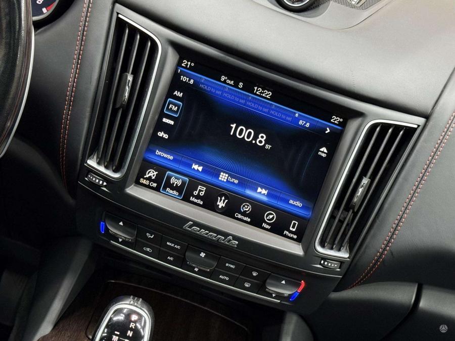 Melns Maserati Levante 2018 Marijampole, ar dzinēja tilpumu 2.98 L un nobraukumu 91 tūkst. km par 20500 €, foto 36 vietnē AUTOMOTO.COM.LV