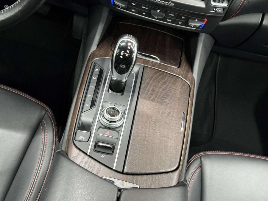 Melns Maserati Levante 2018 Marijampole, ar dzinēja tilpumu 2.98 L un nobraukumu 91 tūkst. km par 20500 €, foto 37 vietnē AUTOMOTO.COM.LV