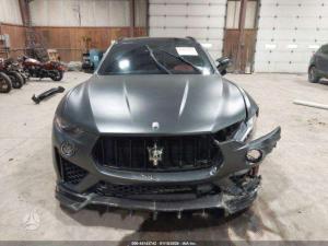 Black Maserati Levante 2019 in Vilnius, with an engine capacity of 2.98 L and mileage of 99 thousand km for 12999 €, photo 2 on AUTOMOTO.COM.LV