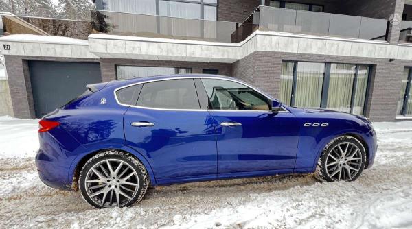 Blue Maserati Levante 2016 in Vilnius, with an engine capacity of 3.00 L and mileage of 142 thousand km for 22999 €, photo 3 on AUTOMOTO.COM.LV