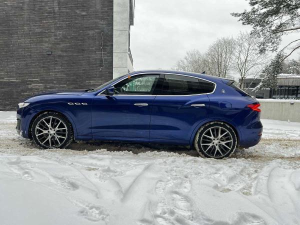 Blue Maserati Levante 2016 in Vilnius, with an engine capacity of 3.00 L and mileage of 142 thousand km for 22999 €, photo 4 on AUTOMOTO.COM.LV