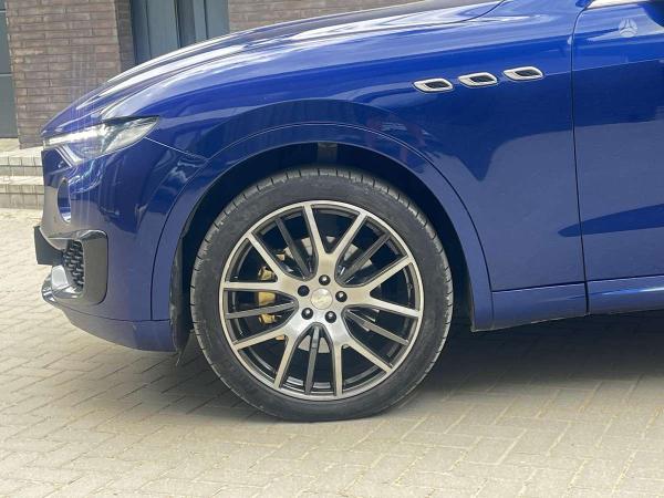 Blue Maserati Levante 2016 in Vilnius, with an engine capacity of 3.00 L and mileage of 146 thousand km for 21450 €, photo 9 on AUTOMOTO.COM.LV