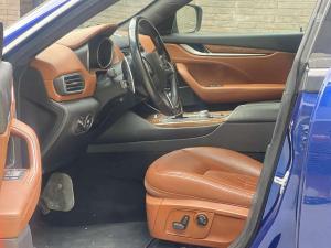Blue Maserati Levante 2016 in Vilnius, with an engine capacity of 3.00 L and mileage of 146 thousand km for 21450 €, photo 18 on AUTOMOTO.COM.LV