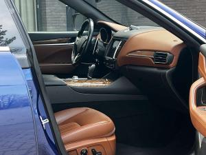 Zils Maserati Levante 2016 Viļņa, ar dzinēja tilpumu 3.00 L un nobraukumu 164 tūkst. km par 21000 €, foto 40 vietnē AUTOMOTO.COM.LV