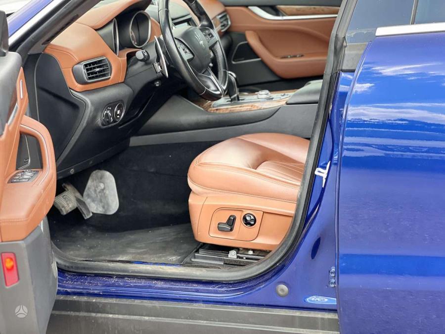Zils Maserati Levante 2016 Viļņa, ar dzinēja tilpumu 3.00 L un nobraukumu 164 tūkst. km par 21999 €, foto 24 vietnē AUTOMOTO.COM.LV
