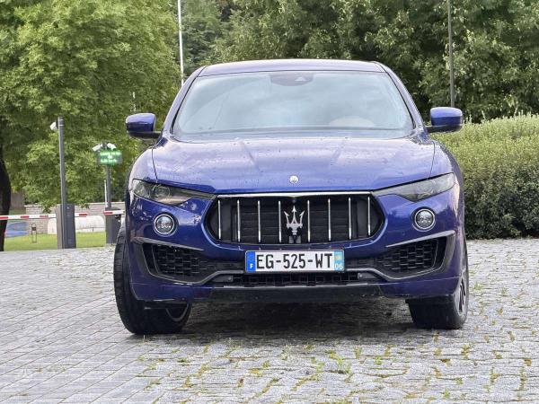 Blue Maserati Levante 2016 in Vilnius, with an engine capacity of 3.00 L and mileage of 142 thousand km for 22990 €, photo 1 on AUTOMOTO.COM.LV