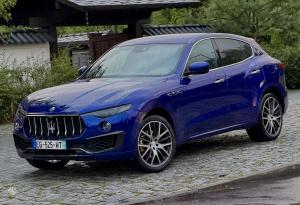 Blue Maserati Levante 2016 in Vilnius, with an engine capacity of 3.00 L and mileage of 142 thousand km for 22990 €, photo 4 on AUTOMOTO.COM.LV