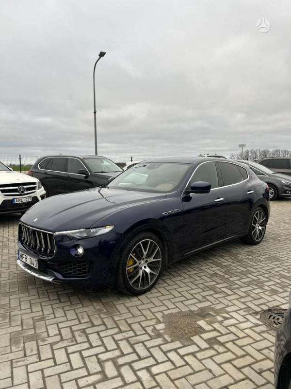 Blue Maserati Levante 2017 in Kaunas, with an engine capacity of 2.99 L and mileage of 165 thousand km for 24999 €, photo 2 on AUTOMOTO.COM.LV