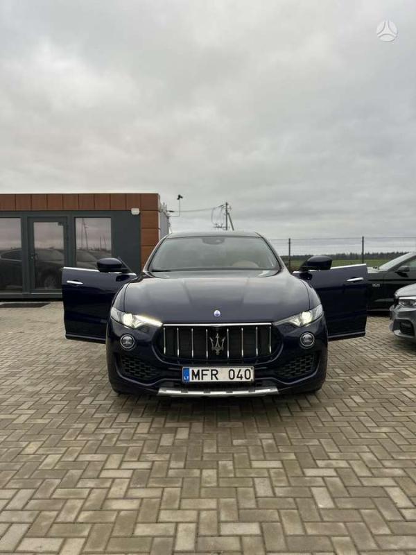 Blue Maserati Levante 2017 in Kaunas, with an engine capacity of 2.99 L and mileage of 165 thousand km for 24999 €, photo 5 on AUTOMOTO.COM.LV