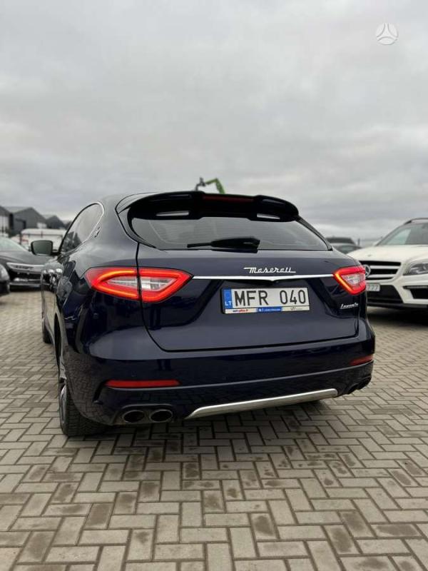 Blue Maserati Levante 2017 in Kaunas, with an engine capacity of 2.99 L and mileage of 165 thousand km for 24999 €, photo 8 on AUTOMOTO.COM.LV