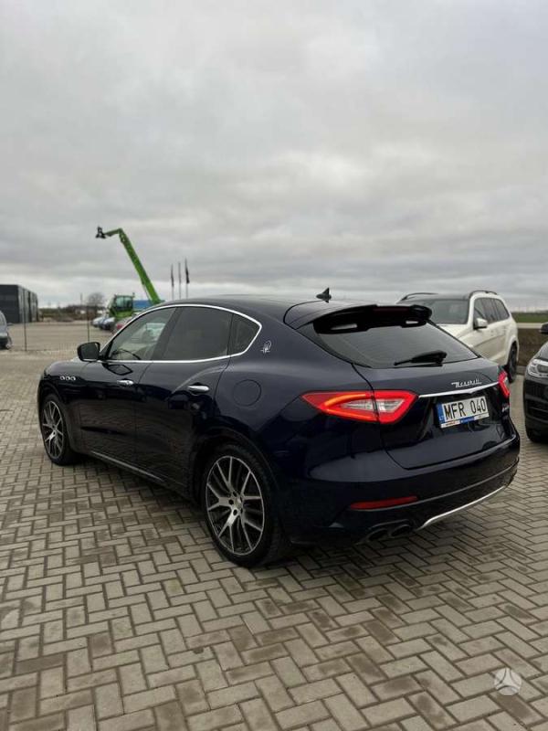 Blue Maserati Levante 2017 in Kaunas, with an engine capacity of 2.99 L and mileage of 165 thousand km for 24999 €, photo 9 on AUTOMOTO.COM.LV