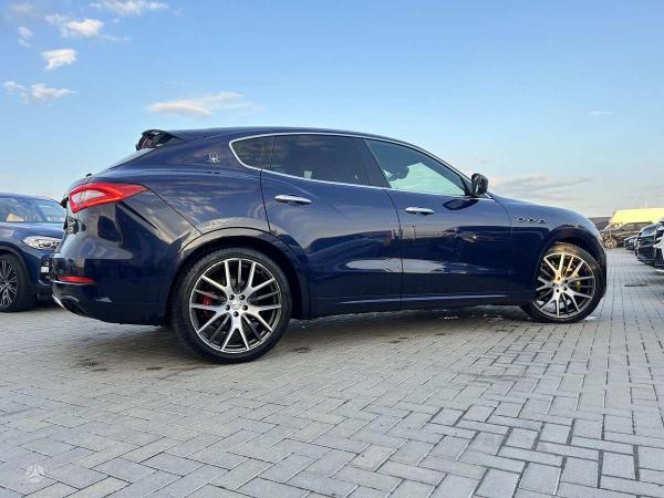 Blue Maserati Levante 2017 in Kaunas, with an engine capacity of 2.99 L and mileage of 166 thousand km for 19950 €, photo 7 on AUTOMOTO.COM.LV