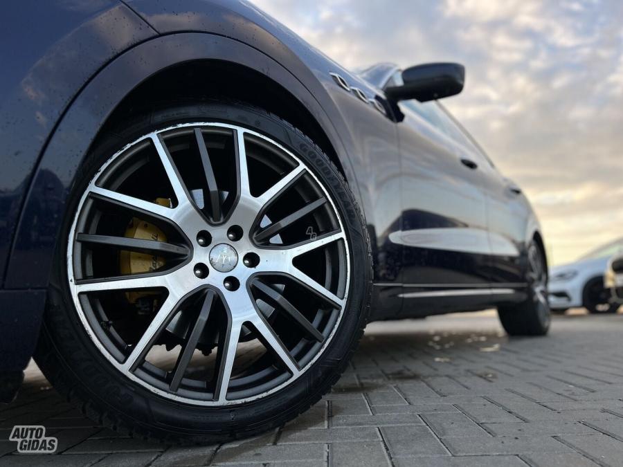Zils Maserati Levante 2017 Kauņa, ar dzinēja tilpumu 3.00 L un nobraukumu 166 tūkst. km par 18900 €, foto 4 vietnē AUTOMOTO.COM.LV
