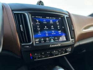 Zils Maserati Levante 2017 Kauņa, ar dzinēja tilpumu 3.00 L un nobraukumu 166 tūkst. km par 18900 €, foto 22 vietnē AUTOMOTO.COM.LV