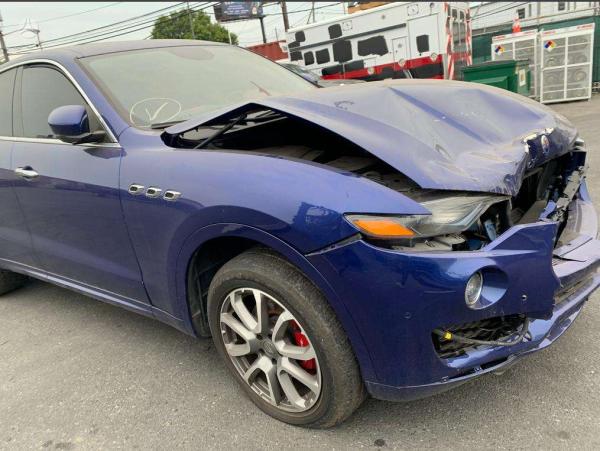 Blue Maserati Levante 2019 in Alytus, with an engine capacity of 2.98 L and mileage of 107 thousand km for 11600 €, photo 9 on AUTOMOTO.COM.LV