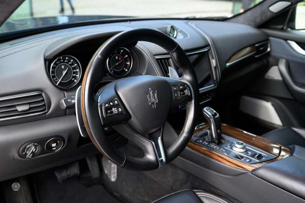Zils Maserati Levante 2021 Viļņa, ar dzinēja tilpumu 2.98 L un nobraukumu 45 tūkst. km par 55999 €, foto 10 vietnē AUTOMOTO.COM.LV
