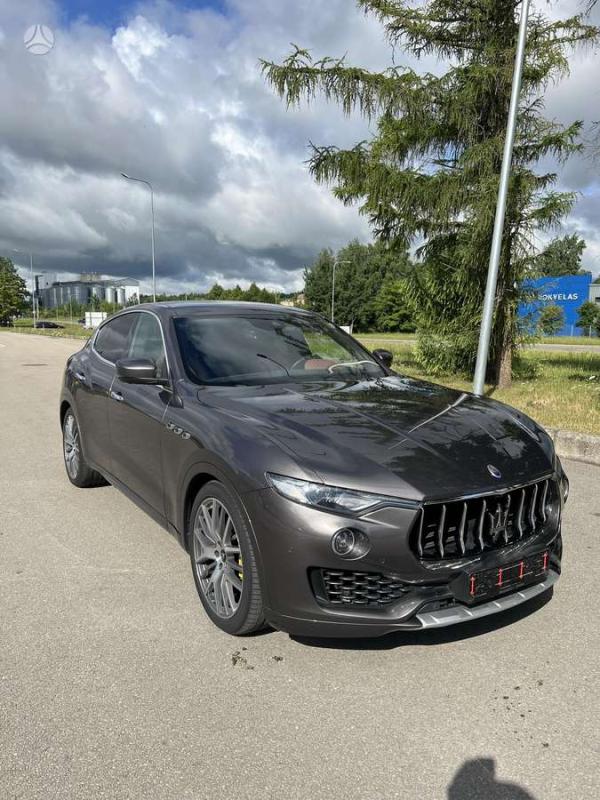 Brūns Maserati Levante 2017 Panevēža, ar dzinēja tilpumu 2.99 L un nobraukumu 156 tūkst. km par 23000 €, foto 3 vietnē AUTOMOTO.COM.LV