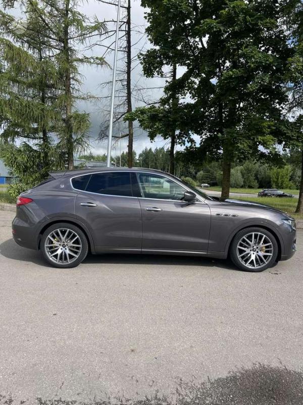 Brūns Maserati Levante 2017 Panevēža, ar dzinēja tilpumu 2.99 L un nobraukumu 156 tūkst. km par 23000 €, foto 5 vietnē AUTOMOTO.COM.LV