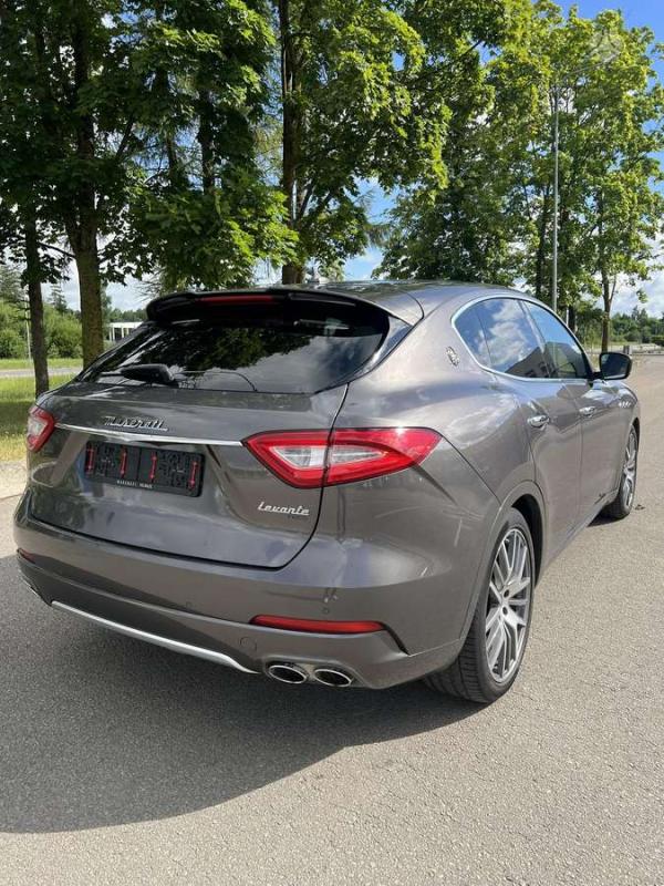 Brūns Maserati Levante 2017 Panevēža, ar dzinēja tilpumu 2.99 L un nobraukumu 156 tūkst. km par 23000 €, foto 6 vietnē AUTOMOTO.COM.LV