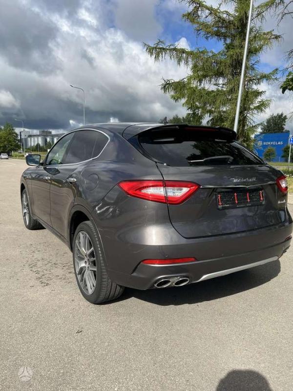 Brūns Maserati Levante 2017 Panevēža, ar dzinēja tilpumu 2.99 L un nobraukumu 156 tūkst. km par 23000 €, foto 8 vietnē AUTOMOTO.COM.LV