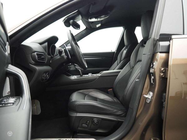 Brown Maserati Levante 2021 in Vilnius, with an engine capacity of 2.98 L and mileage of 47 thousand km for 59000 €, photo 8 on AUTOMOTO.COM.LV