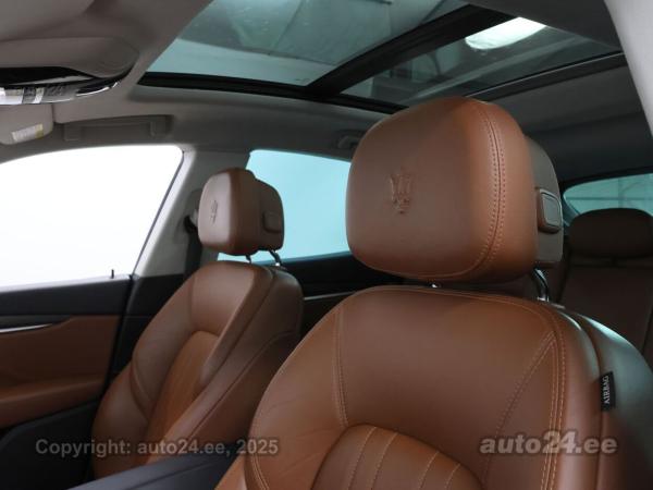 Brūns Maserati Levante 2016 Tallina, ar dzinēja tilpumu 2.99 L un nobraukumu 107 tūkst. km par 28900 €, foto 11 vietnē AUTOMOTO.COM.LV